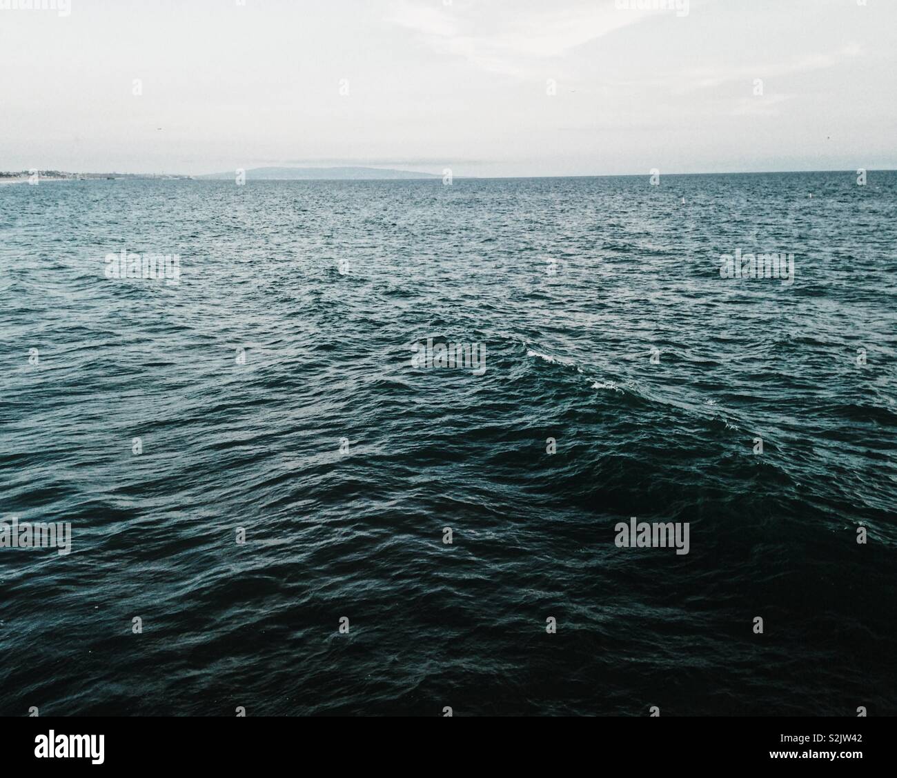 Calm and steady waves over the ocean in Santa Monica, California Stock ...