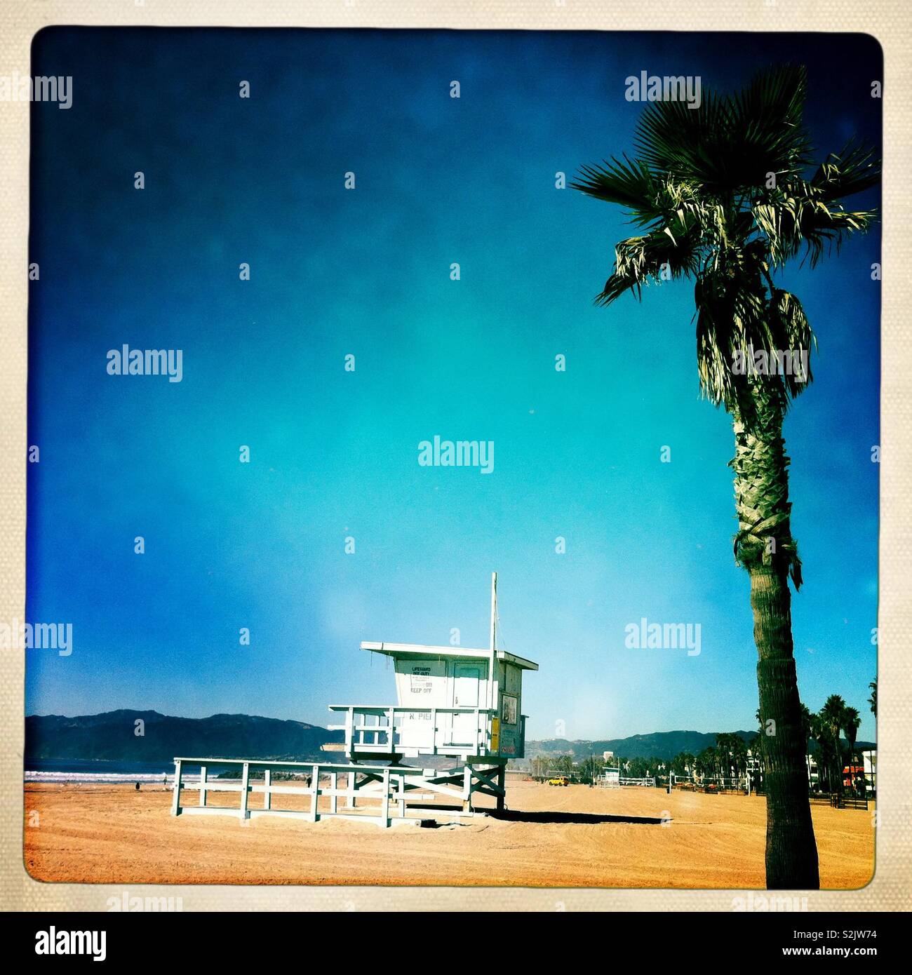 Lifeguard house on the beach of Miami Stock Photo - Alamy