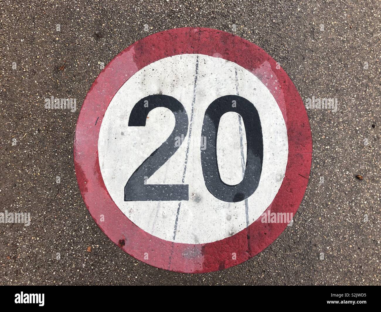 Km speed sign hi-res stock photography and images - Alamy