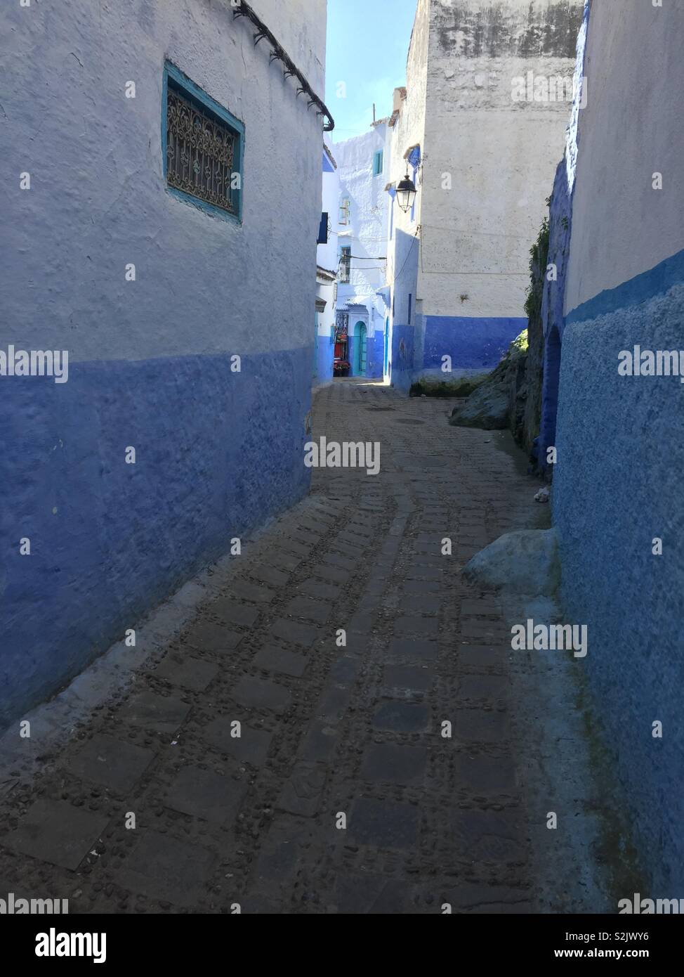 Monochromatic Walkway High Resolution Stock Photography and Images - Alamy