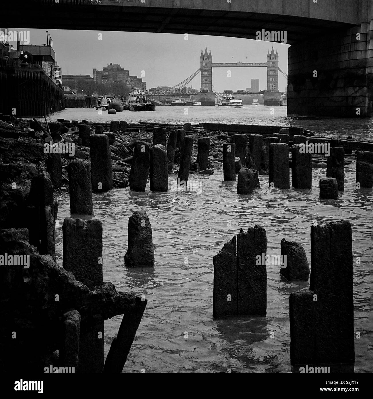 River thames beach hi-res stock photography and images - Alamy