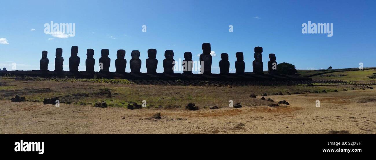Maoi statues hi-res stock photography and images - Alamy