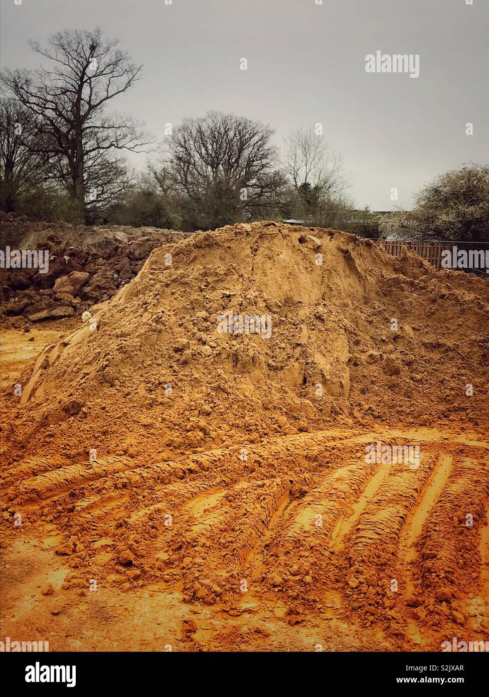 Tire building hi-res stock photography and images - Alamy