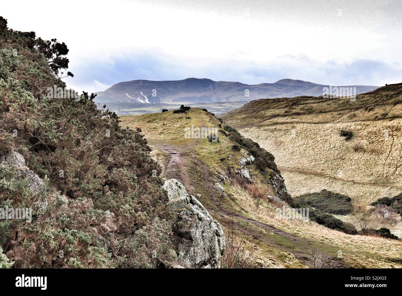 Pentland hills view of edinburgh hi-res stock photography and images ...