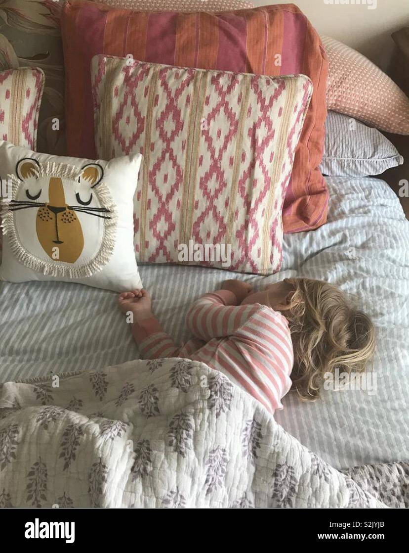 Sleep poorly hi-res stock photography and images - Alamy