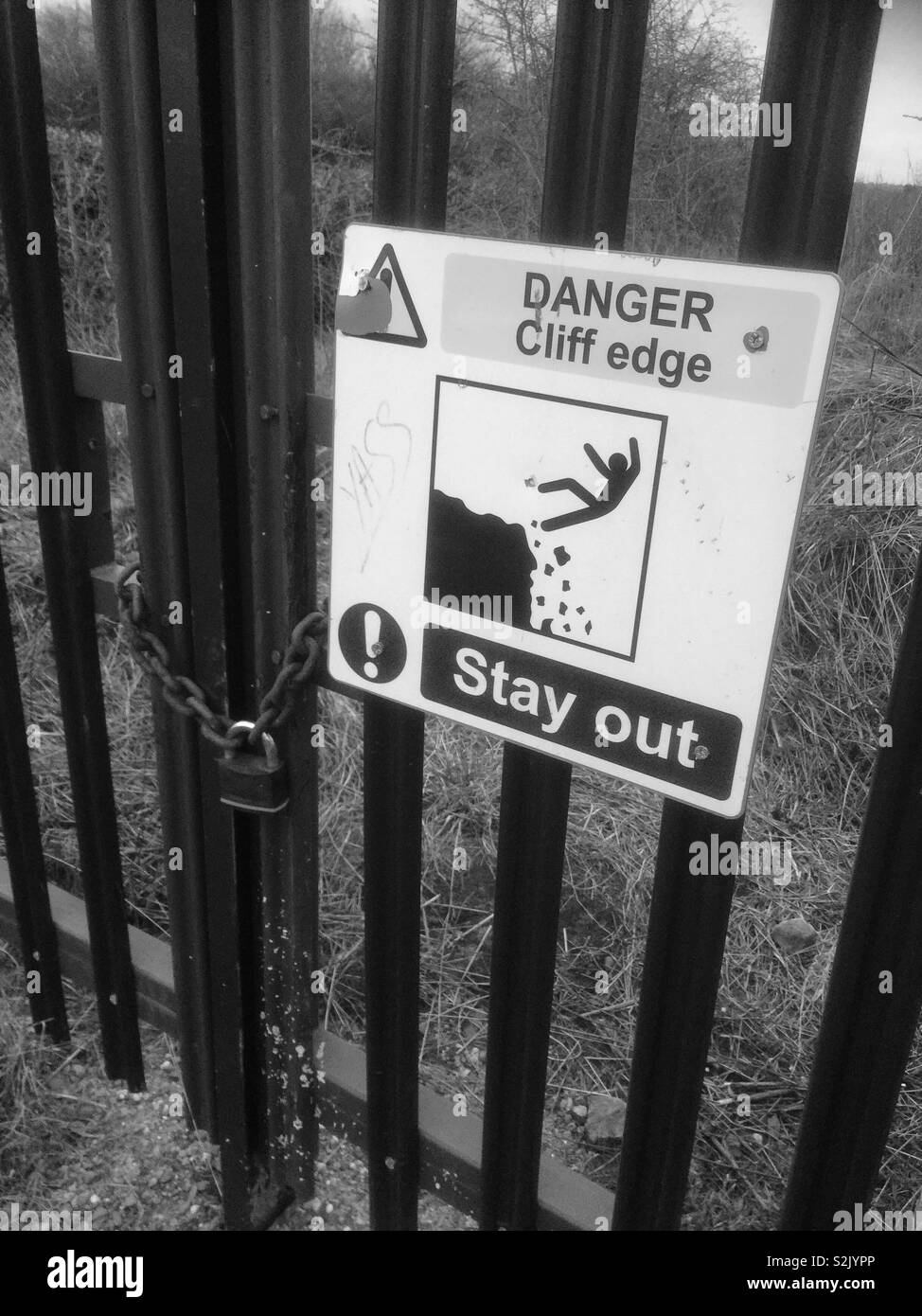 Danger cliff edge sign Black and White Stock Photos & Images - Alamy