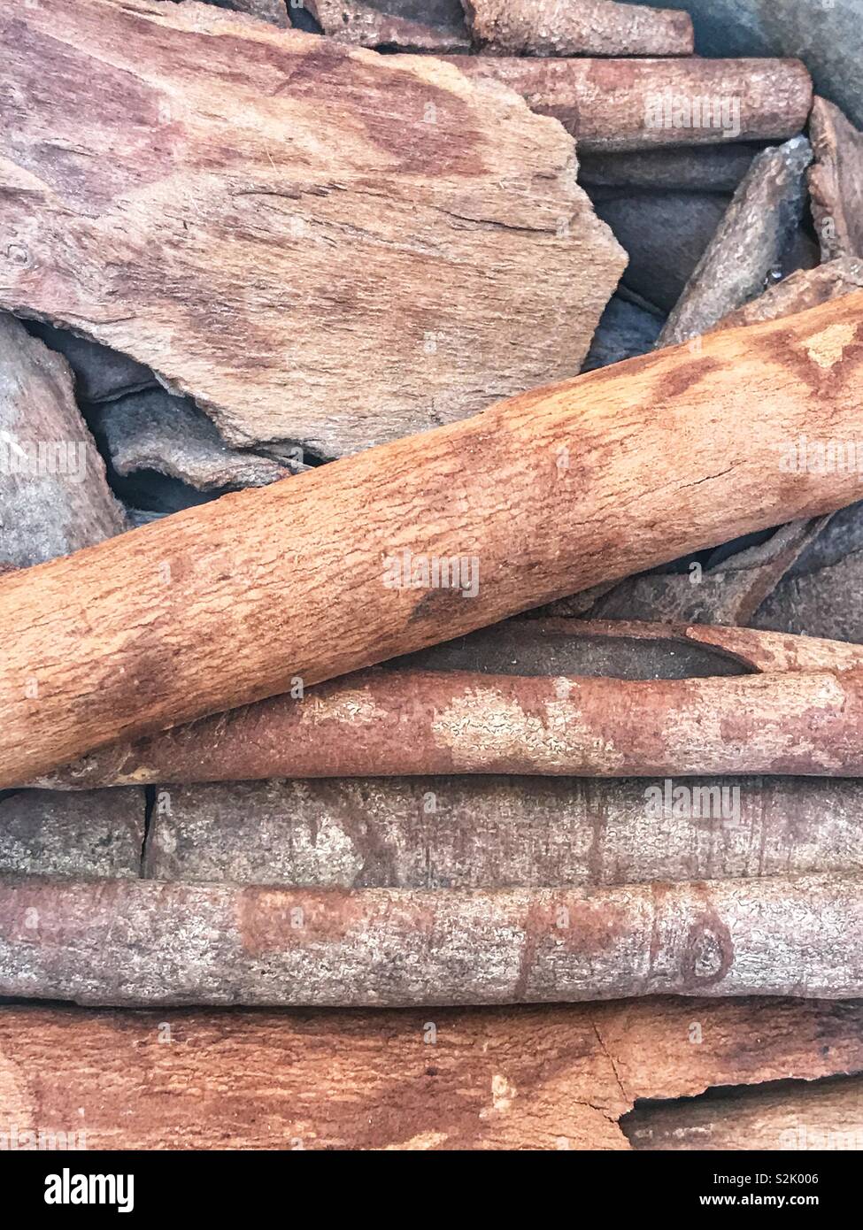 Cinnamon sticks, dry Stock Photo - Alamy