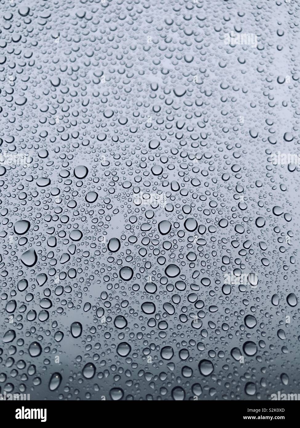 Raindrops on windows hi-res stock photography and images - Alamy