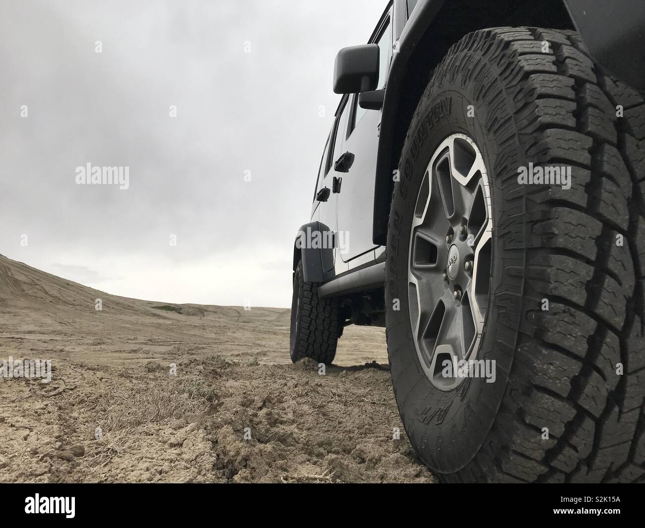 Desert setting hi-res stock photography and images - Alamy