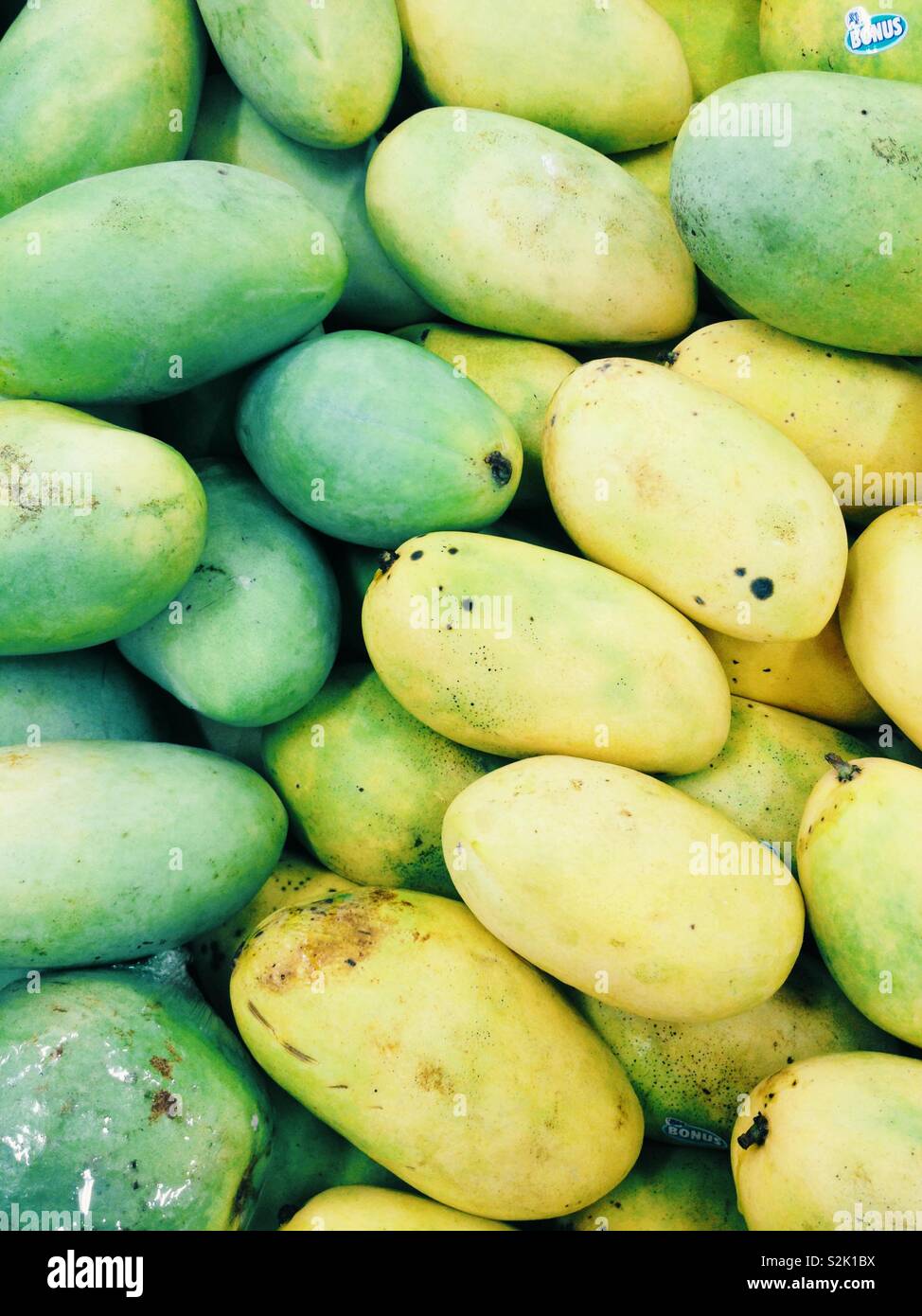 Green mango fruit hi-res stock photography and images - Alamy