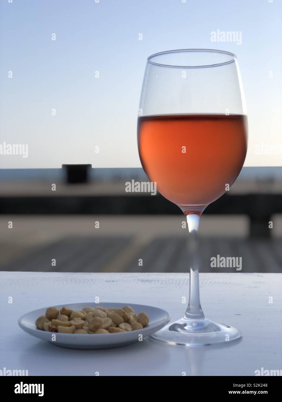 Rose wine & nuts Stock Photo - Alamy