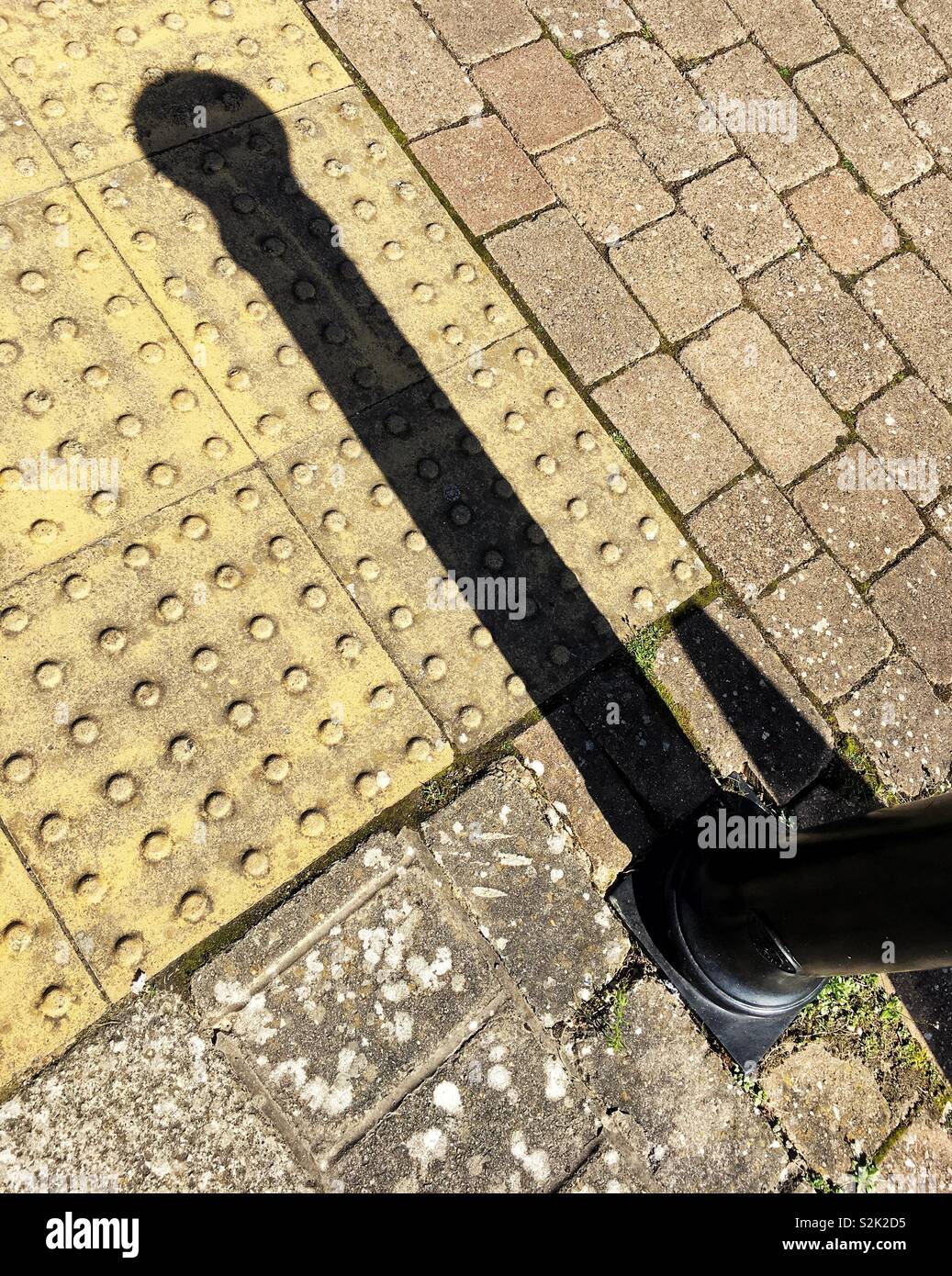Bollard pavement kerb hi-res stock photography and images - Alamy