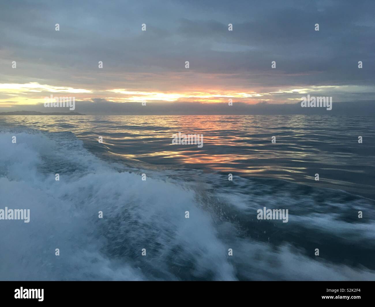 Wake of a boat hi-res stock photography and images - Alamy
