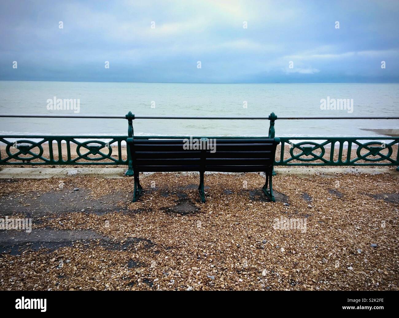 Empty bench looking out sea hi-res stock photography and images - Alamy
