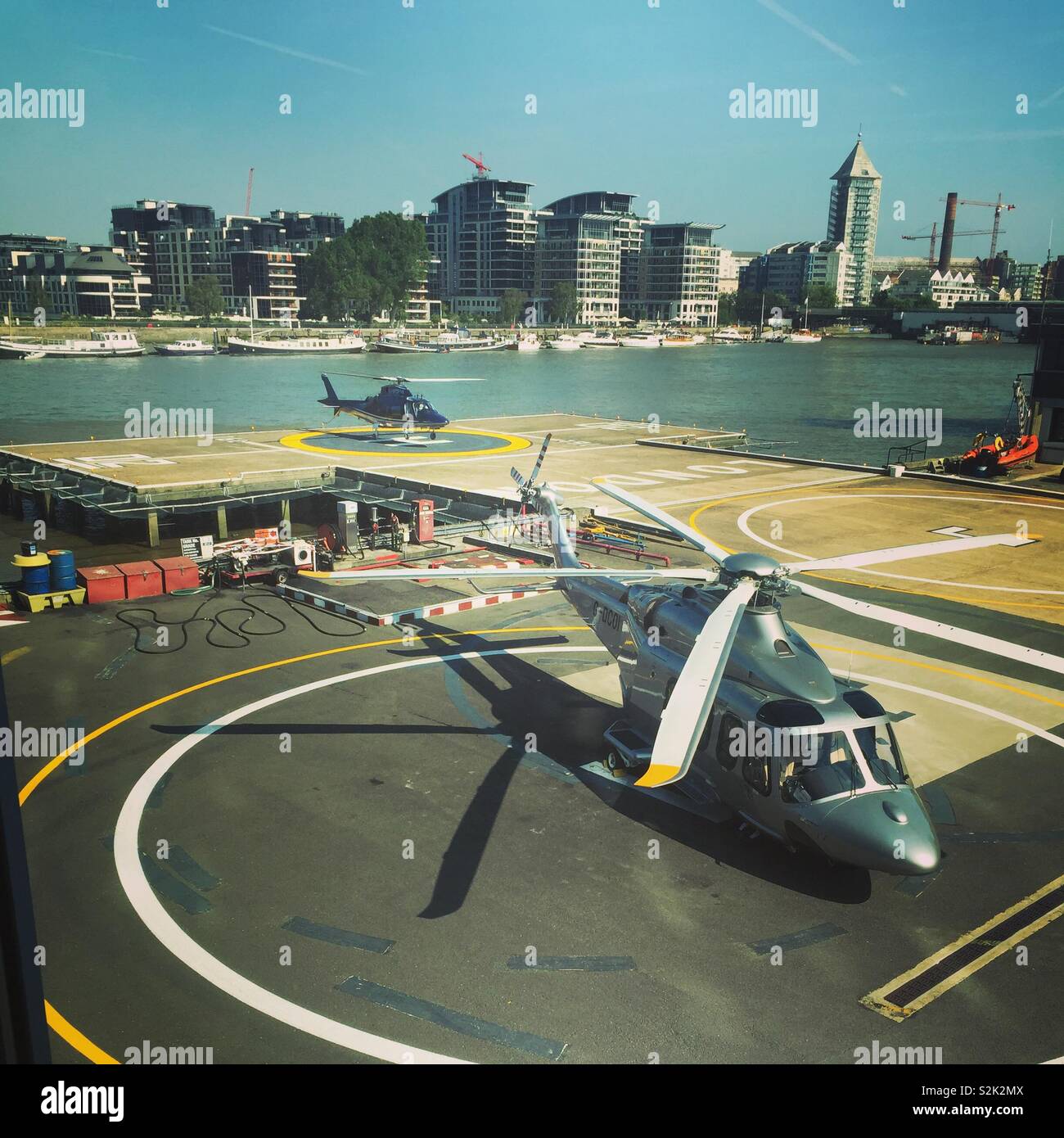 Helicopter helipad hi-res stock photography and images - Alamy