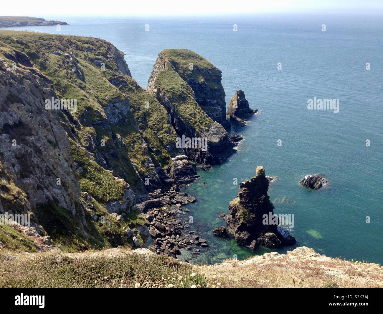 Cliff wales hi-res stock photography and images - Alamy
