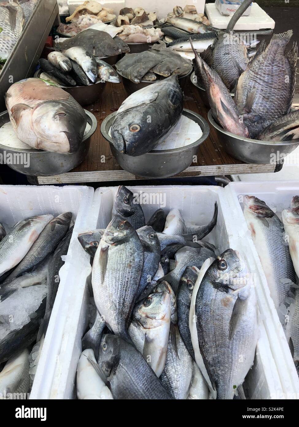 Fishmonger market stall in London Stock Photo - Alamy