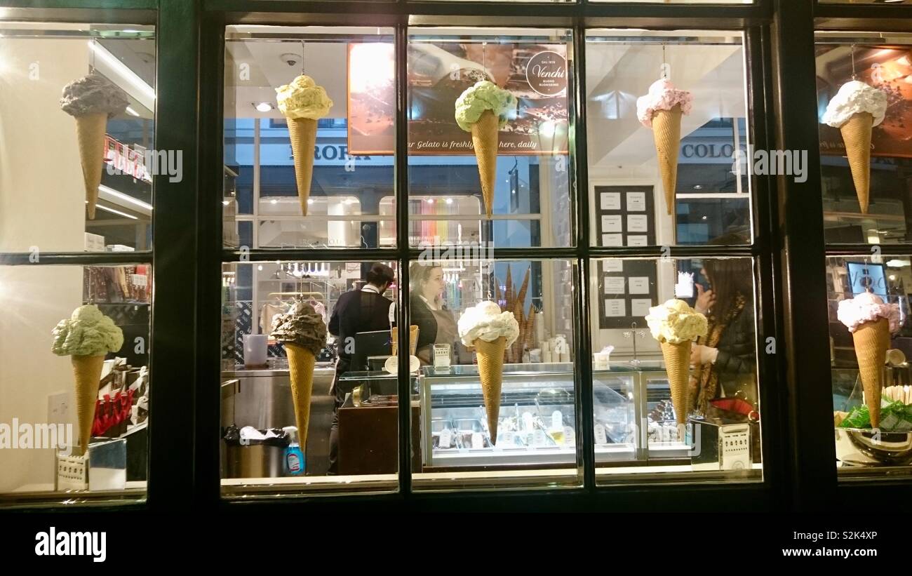 Venchi chocolate hi-res stock photography and images - Alamy