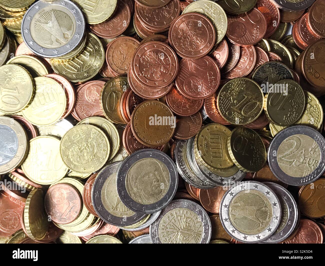 Big pile of coins hi-res stock photography and images - Alamy