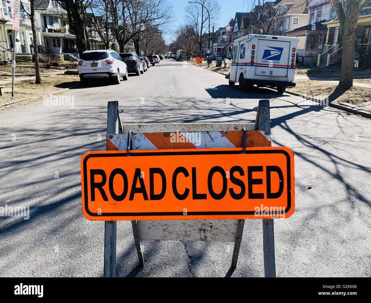 Orange road closed sign hi-res stock photography and images - Alamy