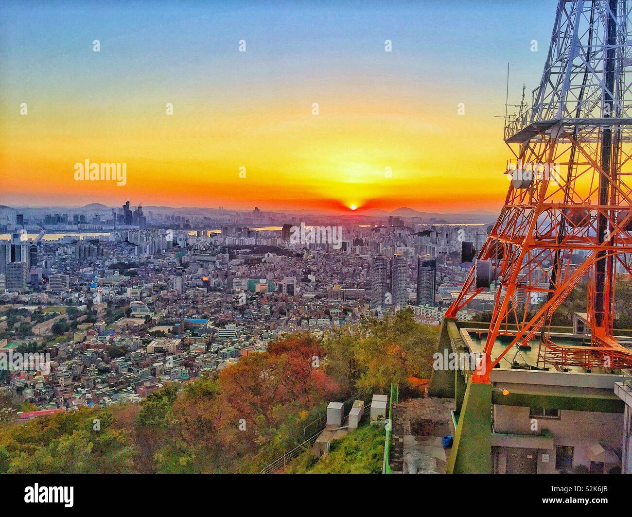 Beautiful sunset in Seoul Stock Photo - Alamy