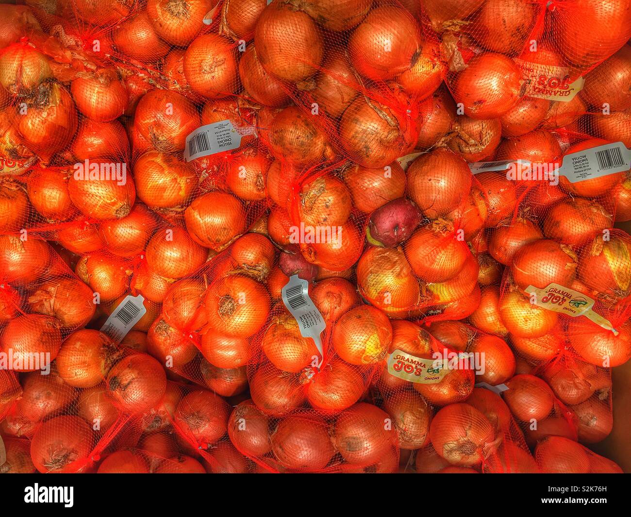 Bags of onions hi-res stock photography and images - Alamy