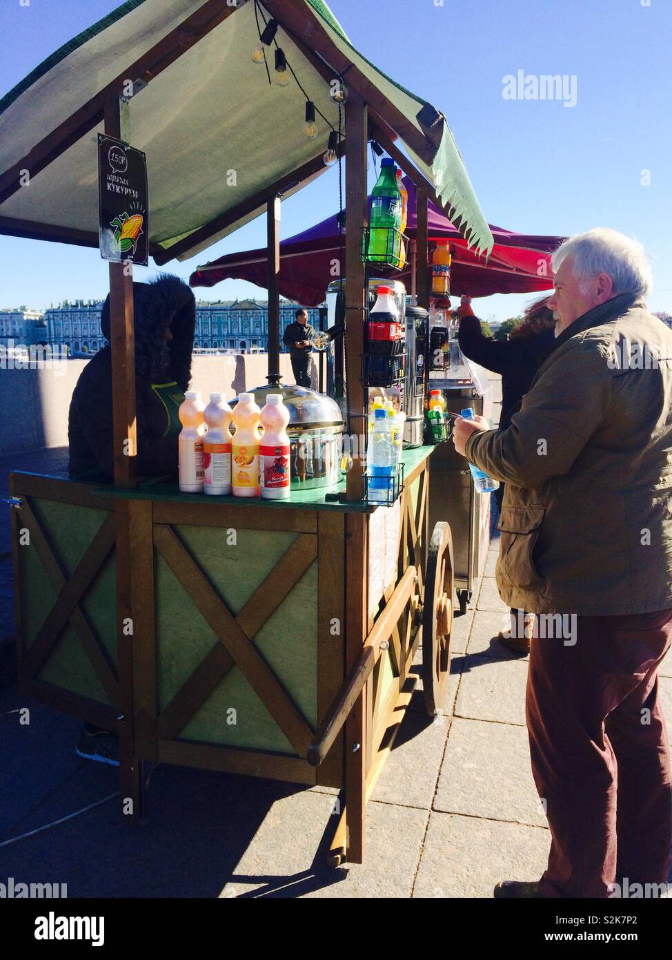 Vendor stall kiosk hi-res stock photography and images - Alamy