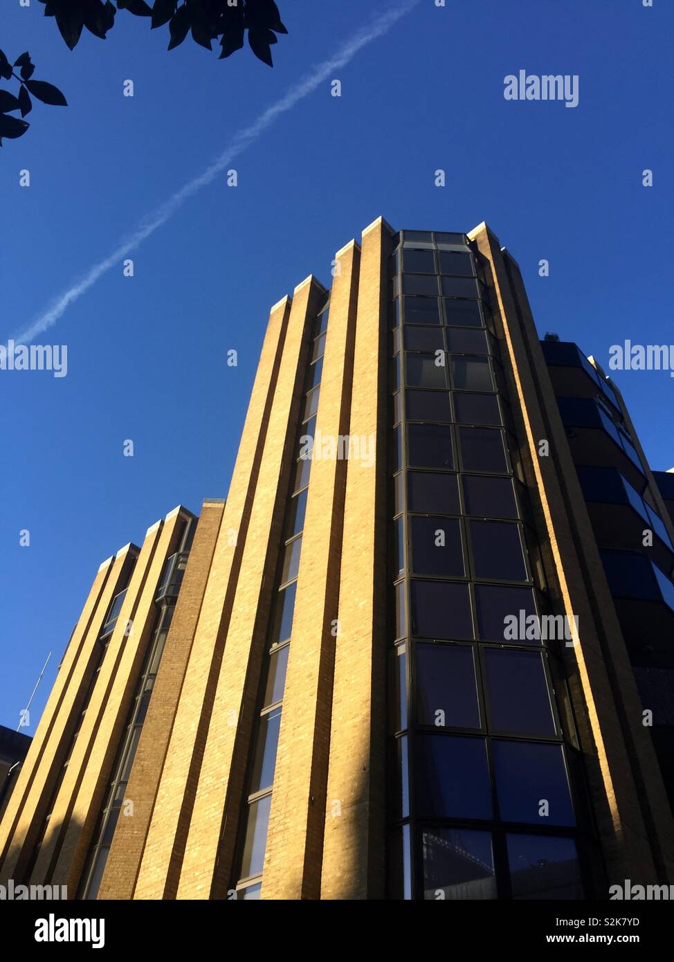 Shiny glass building hi-res stock photography and images - Alamy