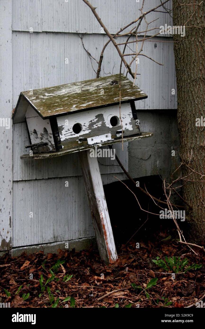 Broken birdhouse hi-res stock photography and images - Alamy