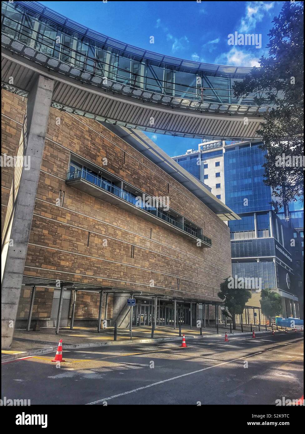 Linking buildings hi-res stock photography and images - Alamy