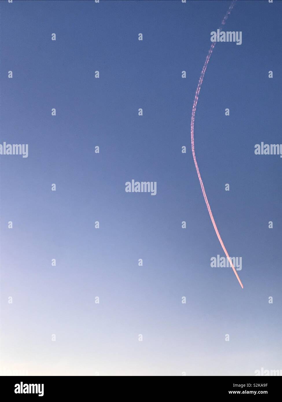 Airplane trace hi-res stock photography and images - Alamy