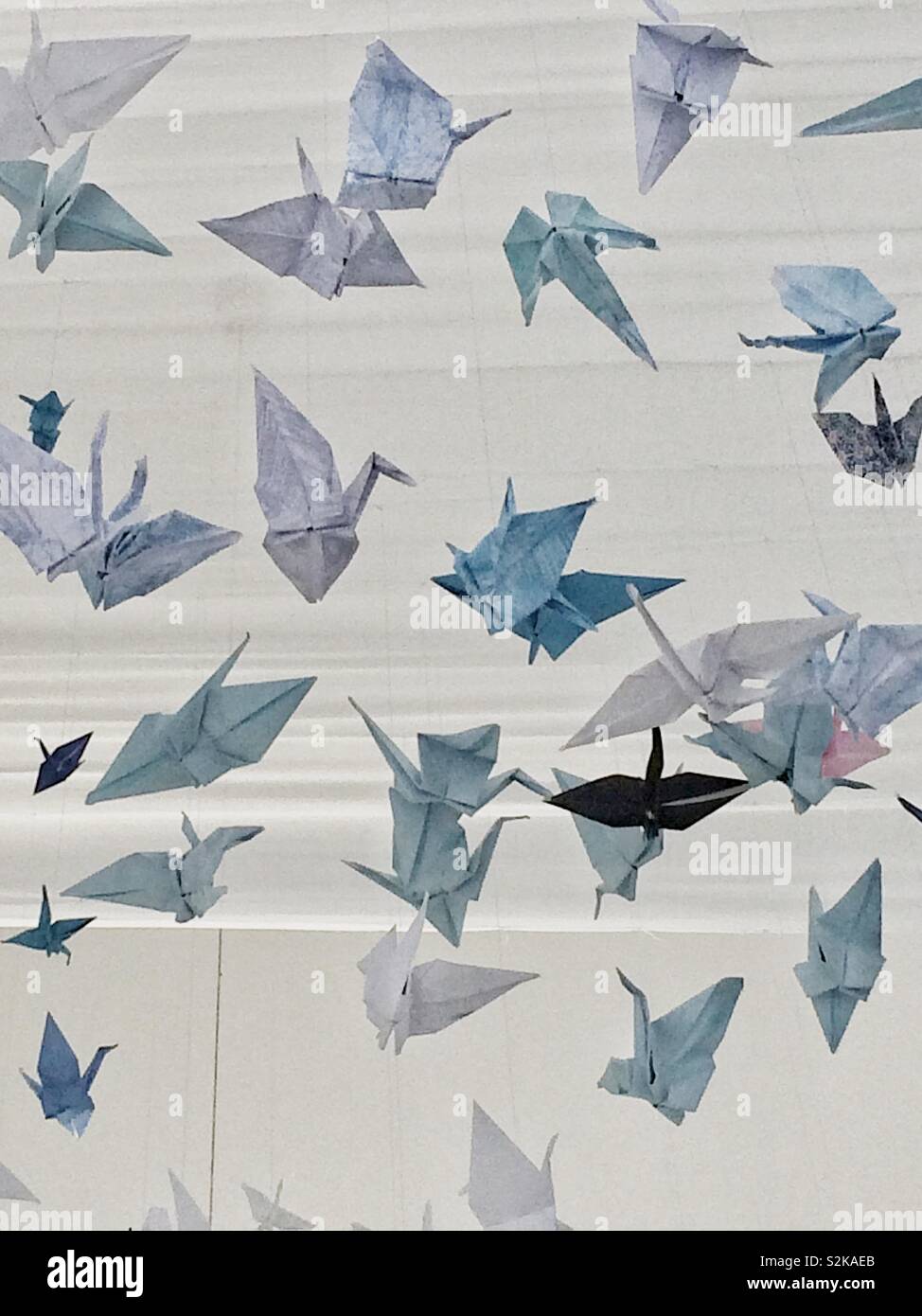 Cranes origami hi-res stock photography and images - Alamy