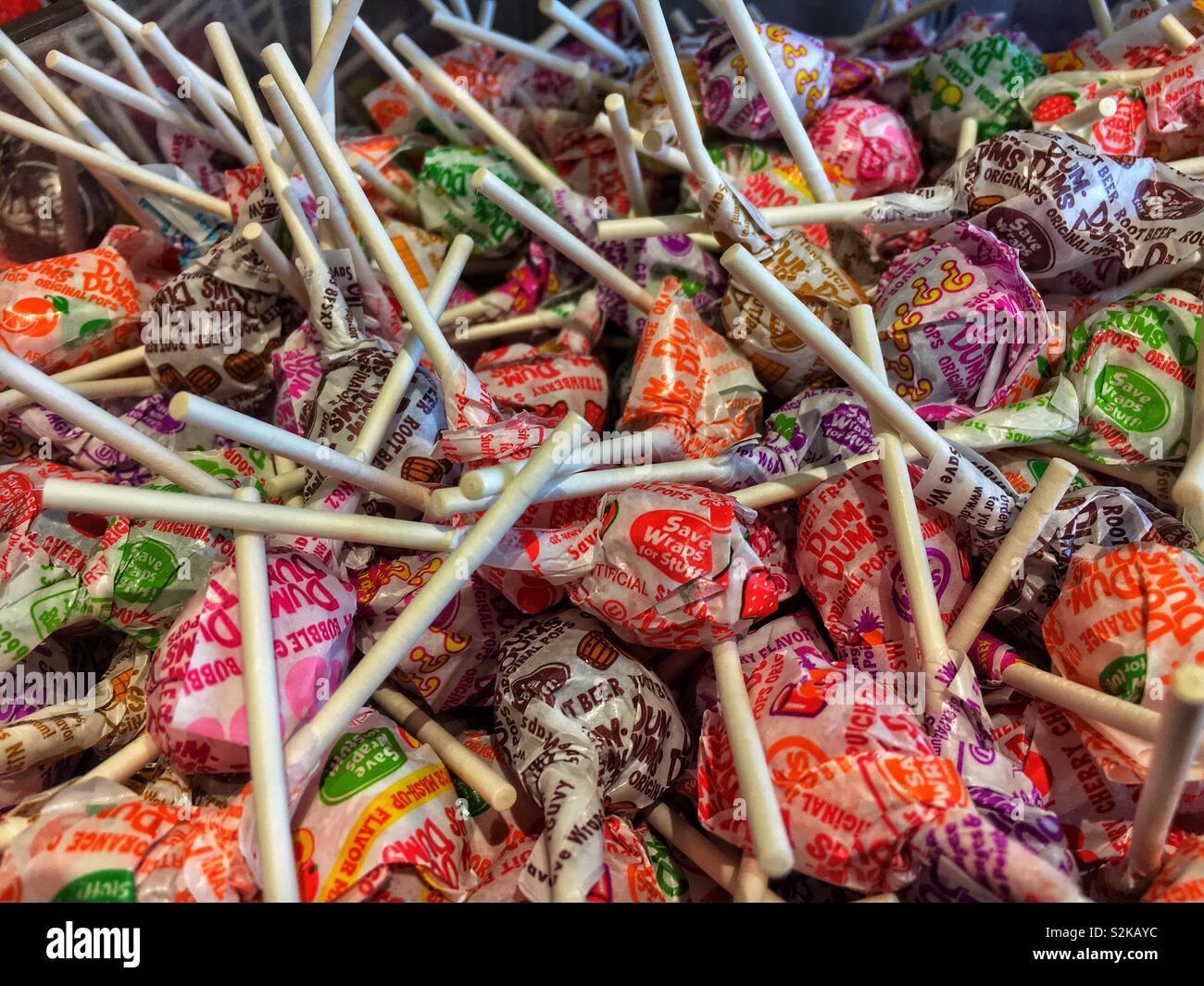 Dum dum lollipops hi-res stock photography and images - Alamy