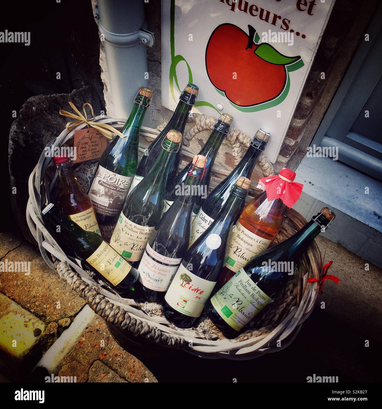 Cider bottles hi-res stock photography and images - Alamy