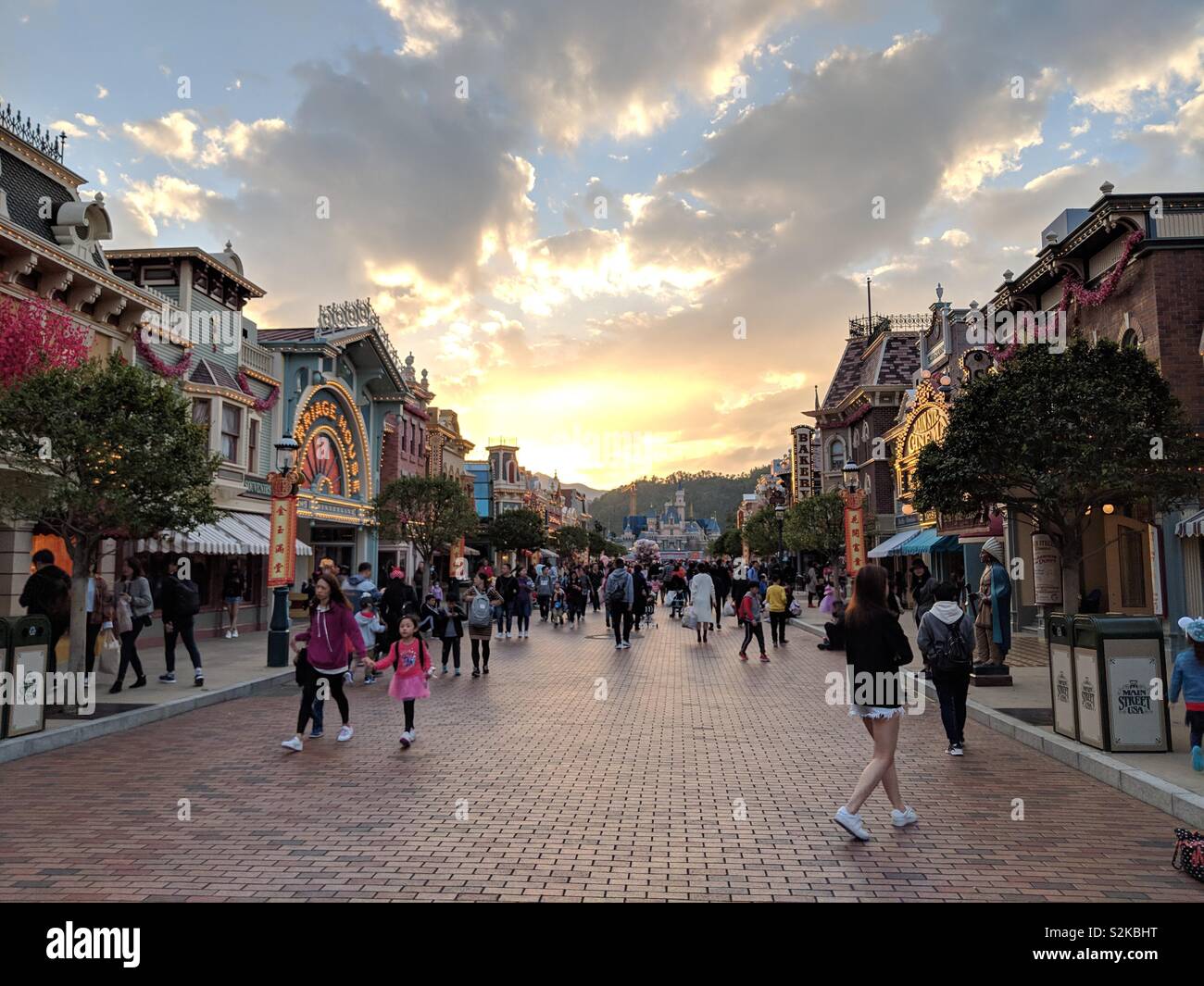 Disney disneyland hong kong hi-res stock photography and images - Alamy