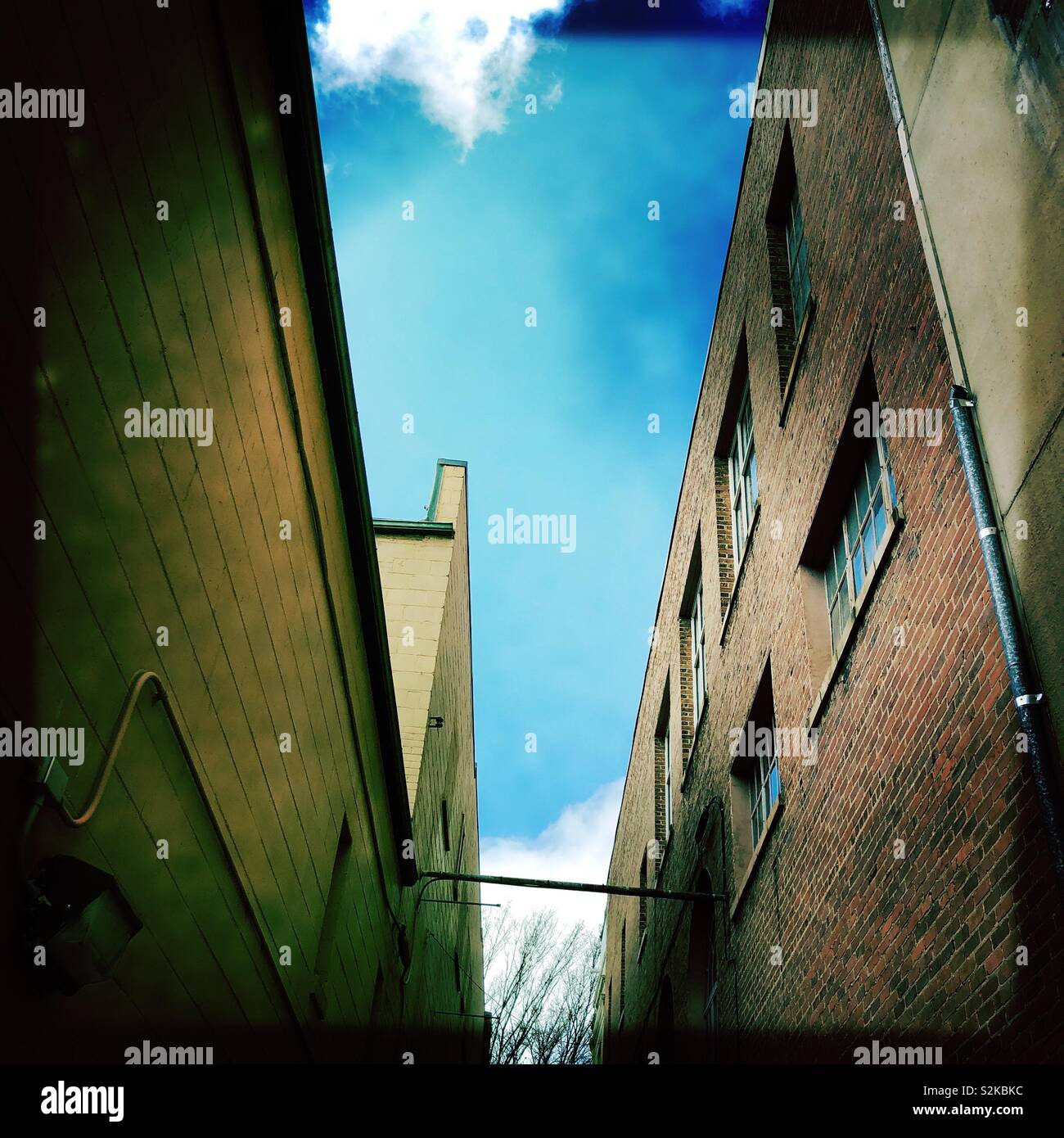 Two brick buildings hi-res stock photography and images - Alamy