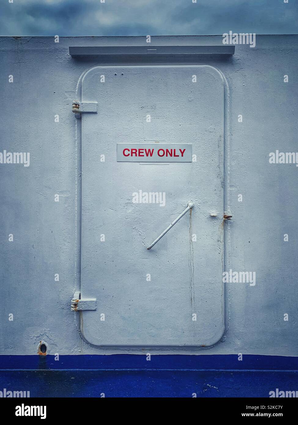 Door crew only sign hi-res stock photography and images - Alamy