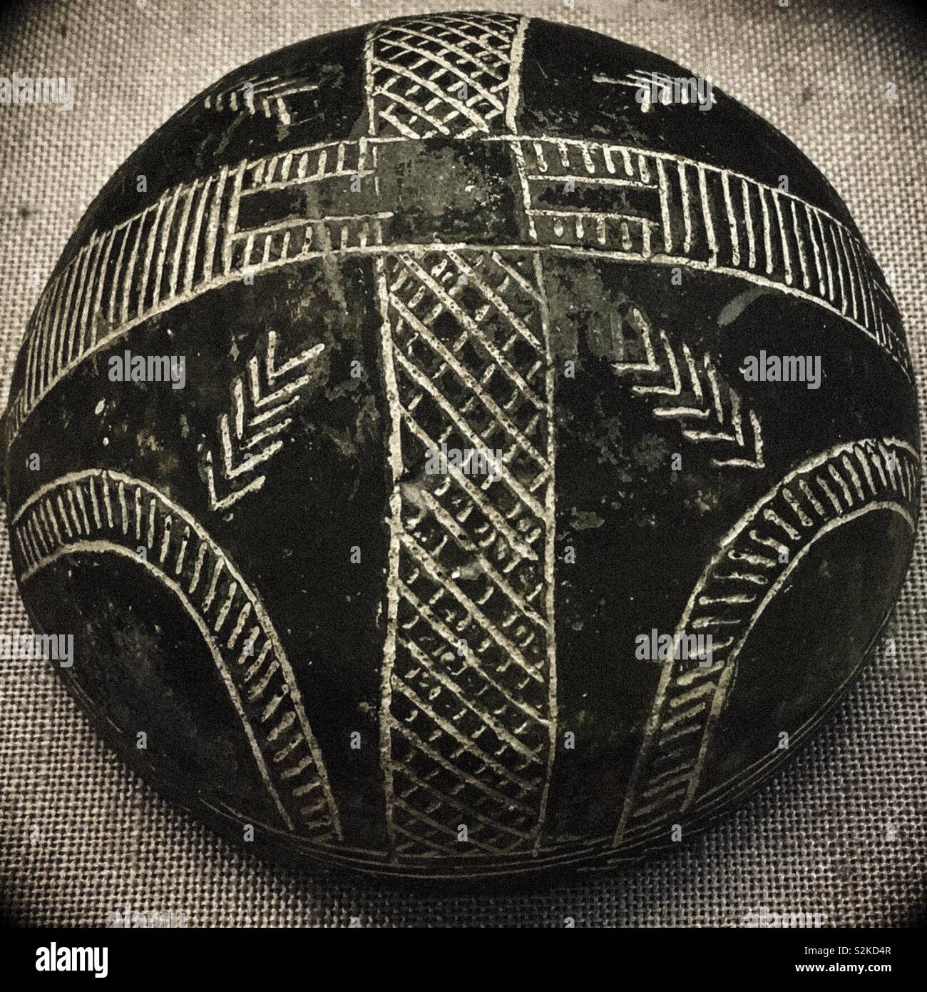 Black polished ware hi-res stock photography and images - Alamy