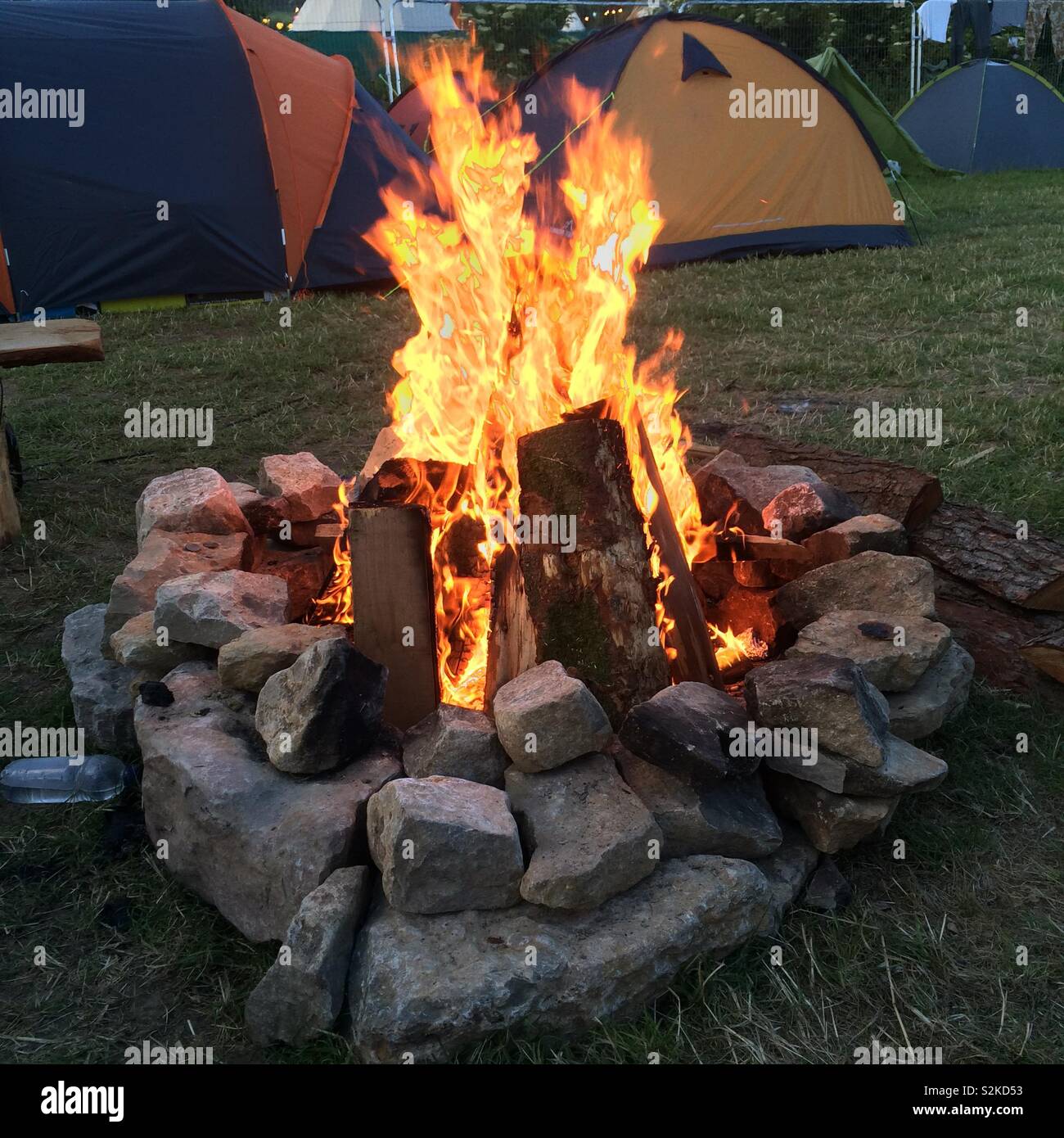 Roaring camp fire hi-res stock photography and images - Alamy