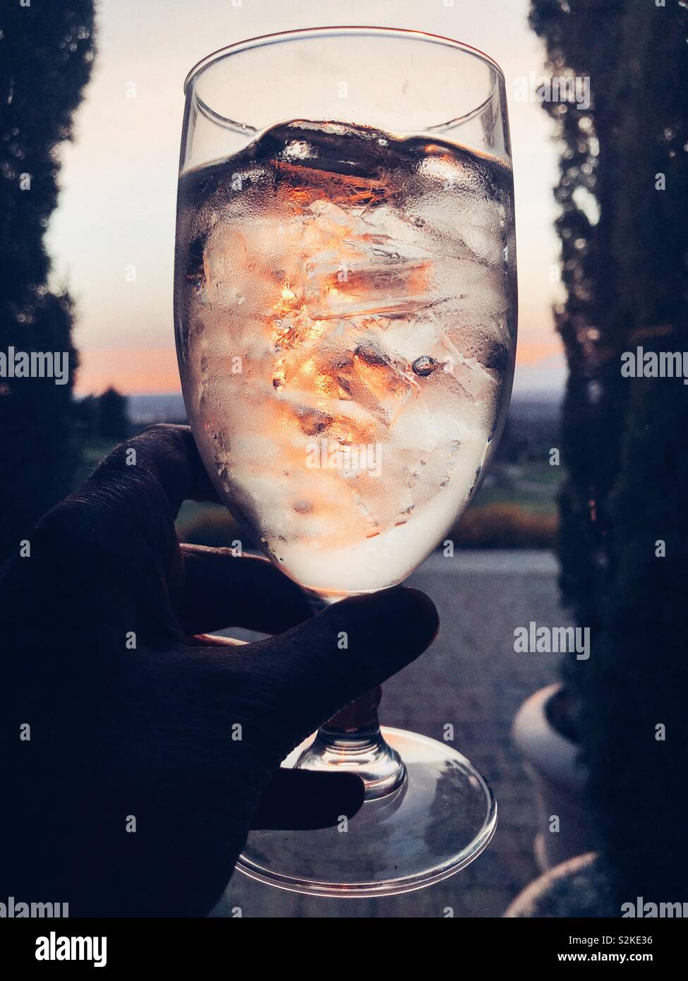 Hand water glass hi-res stock photography and images - Alamy
