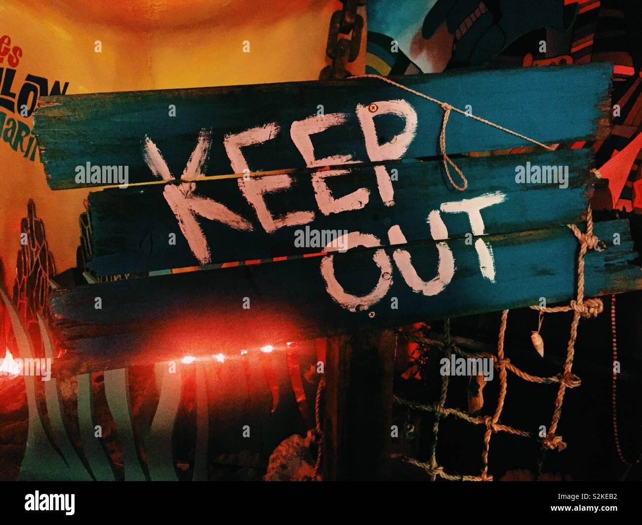 Keep out sign retro hi-res stock photography and images - Alamy