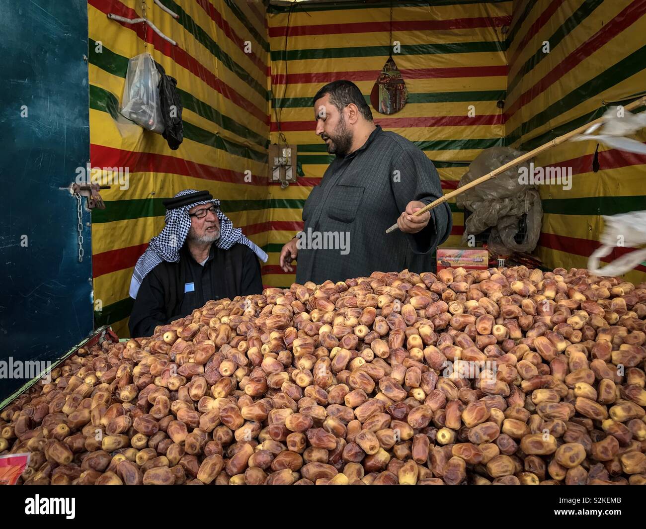 Fresh dates seller in Karbala in Iraq Stock Photo - Alamy