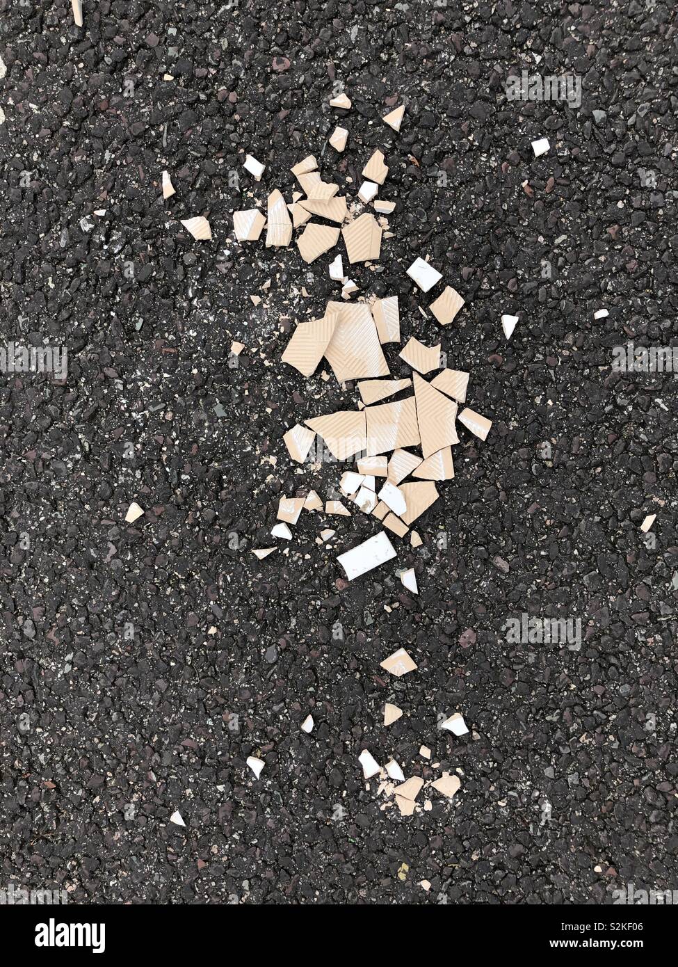 Broken tiles hi-res stock photography and images - Alamy