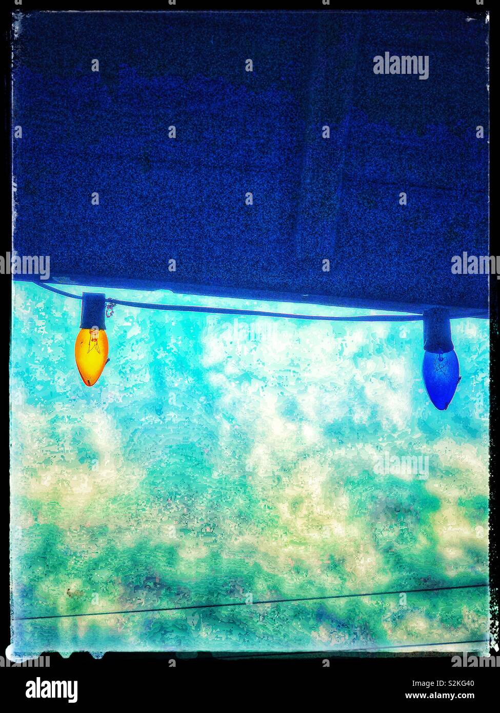 Hanging light bulbs hi-res stock photography and images - Alamy