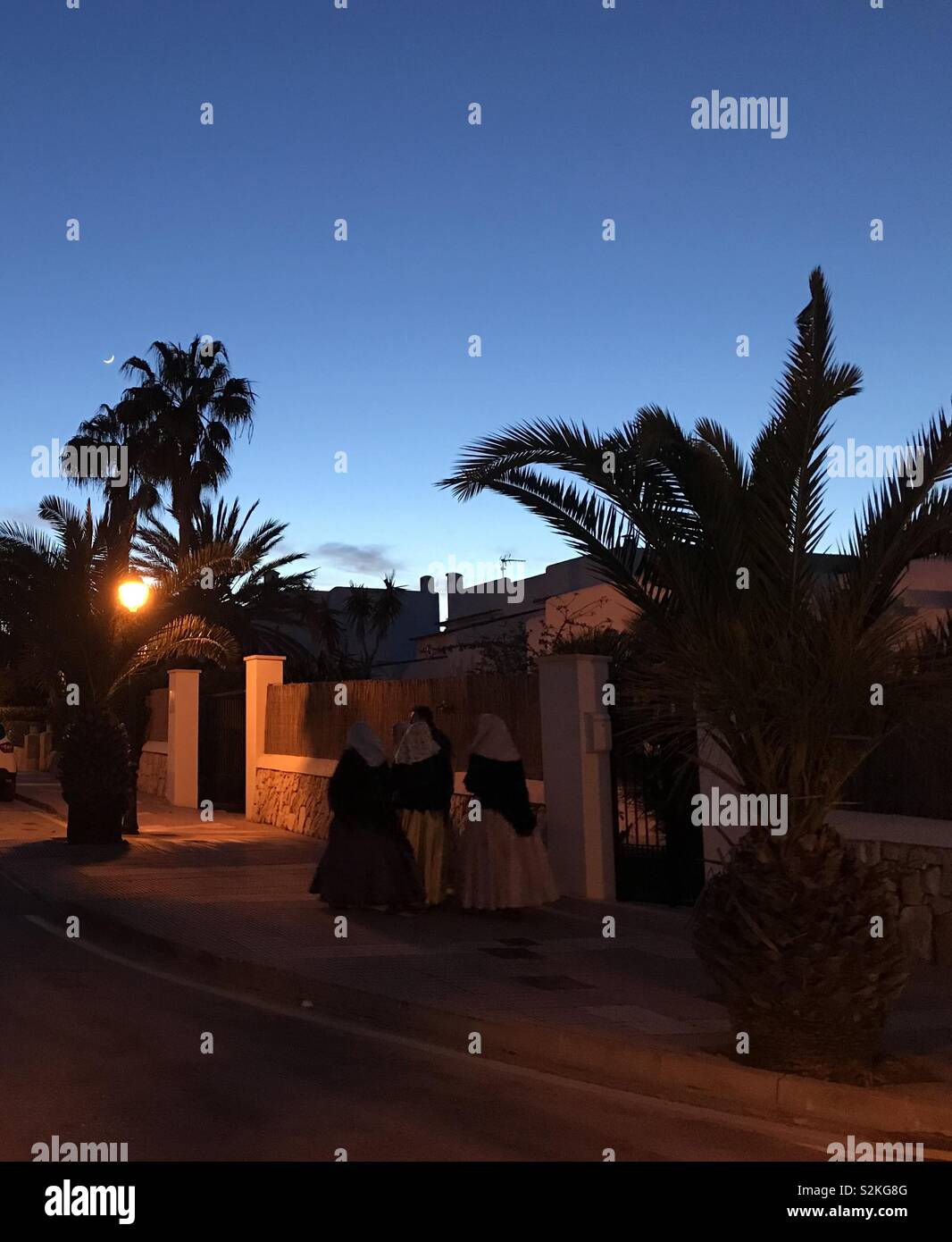 Ladies in traditional spanish dress hi-res stock photography and images ...