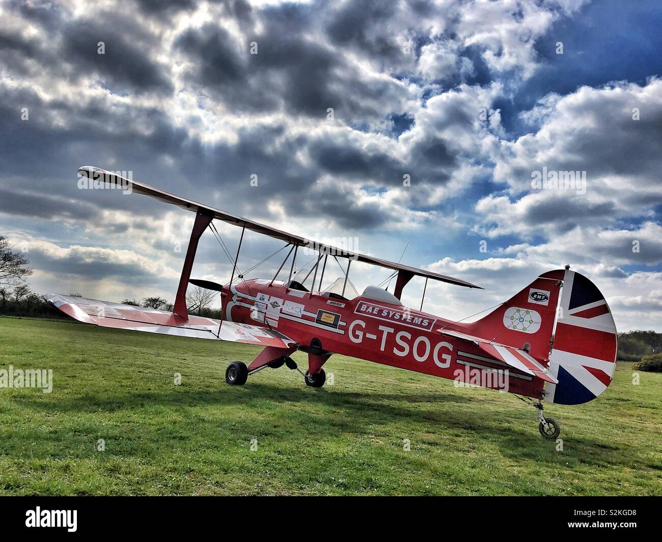 Grass airfield hi-res stock photography and images - Alamy