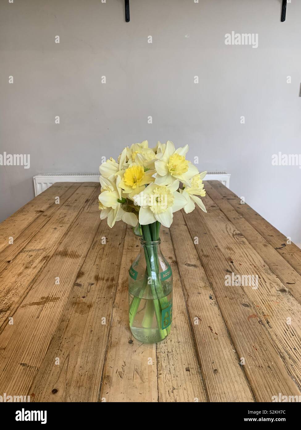 Spring table hi-res stock photography and images - Alamy