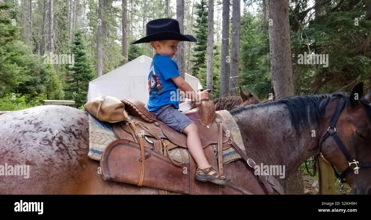 Boy wearing cowboy hat hi-res stock photography and images - Alamy