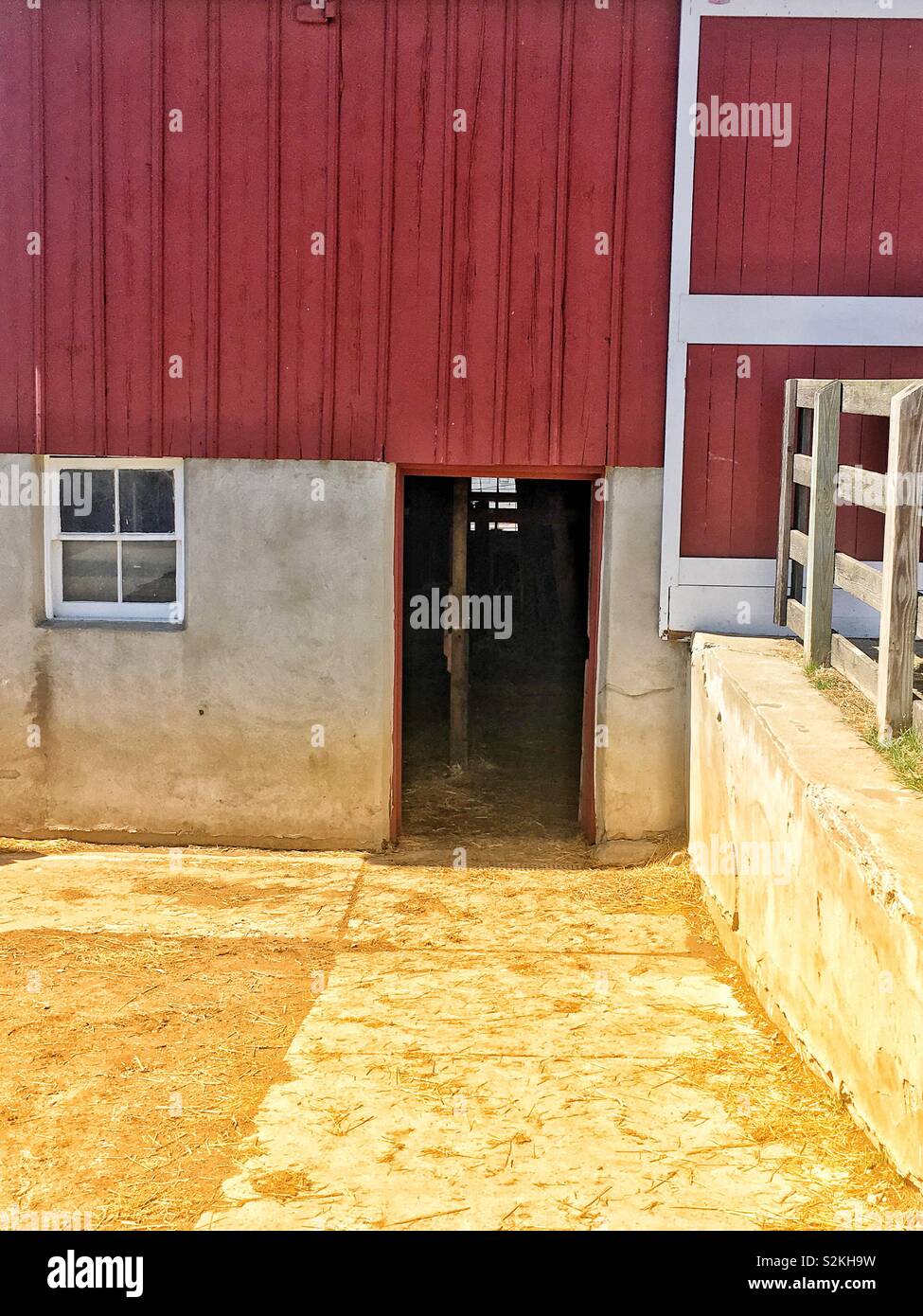 Open Barn Door Stock Photos & Open Barn Door Stock Images - Alamy