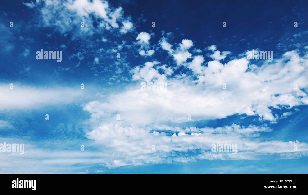 Blue of blue skies hi-res stock photography and images - Alamy